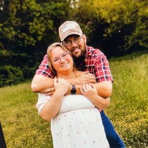 Jessica Pouliot and Russell Berg's Wedding Registry on Zola