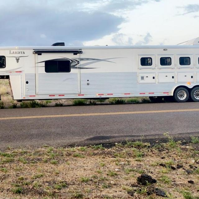 Sheena Hansen and Joe Mallea's Wedding Registry on Zola